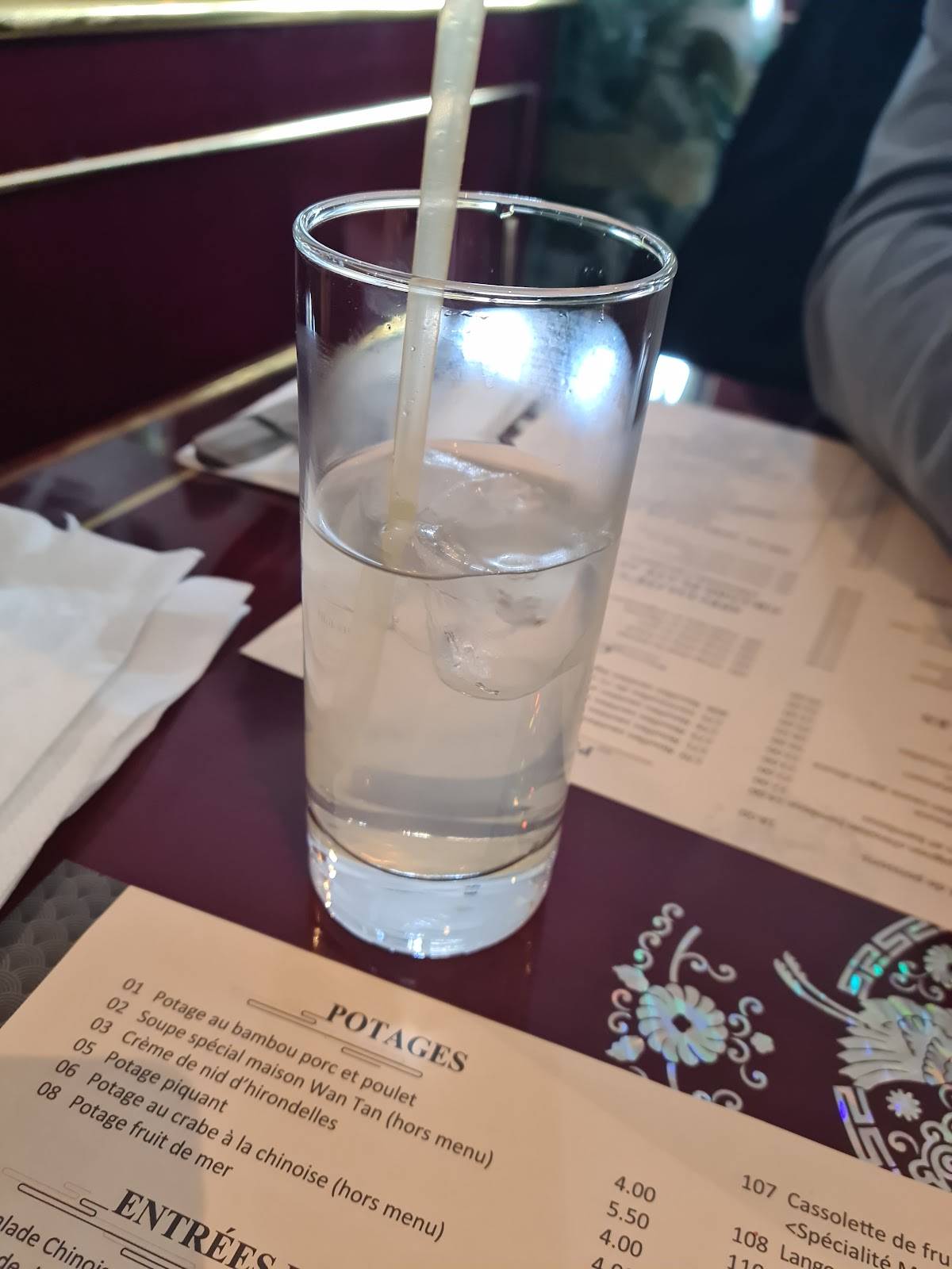Menu au Chez Zhou, Awans