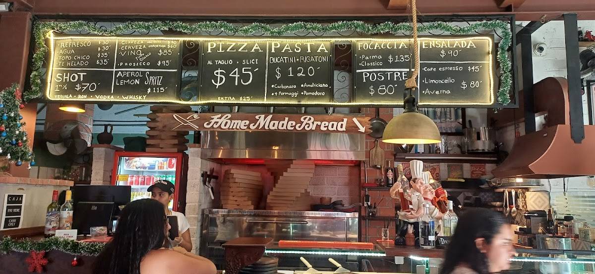 Menu at Como Pizza restaurant, Puerto Vallarta
