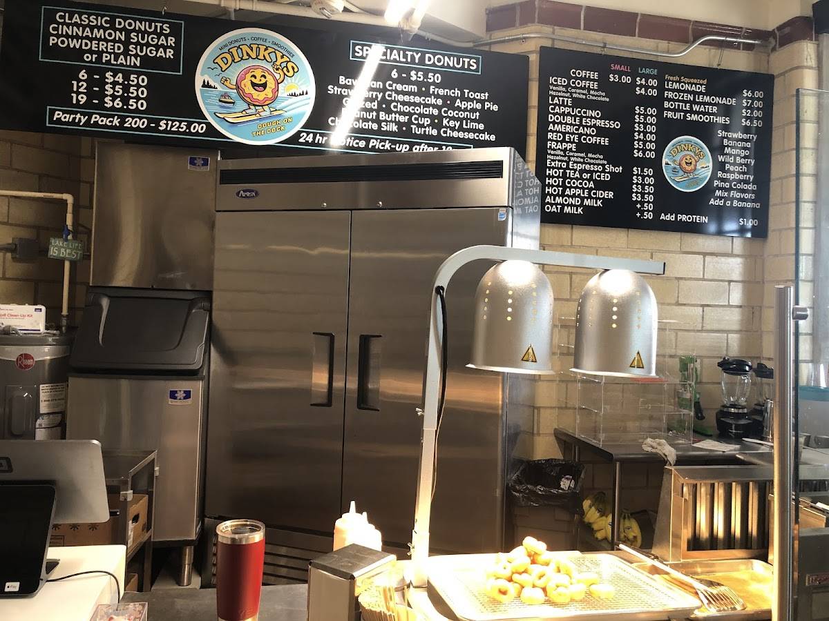Menu at Dinkys Donuts and Gelato pub & bar, Lake Geneva