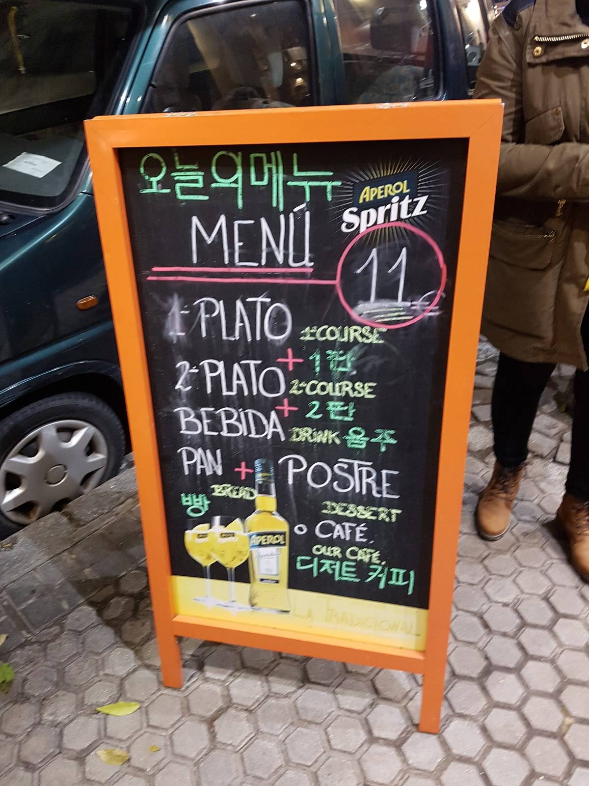 Menu at Mama Bistro restaurant, Seville, C. Mateos Gago