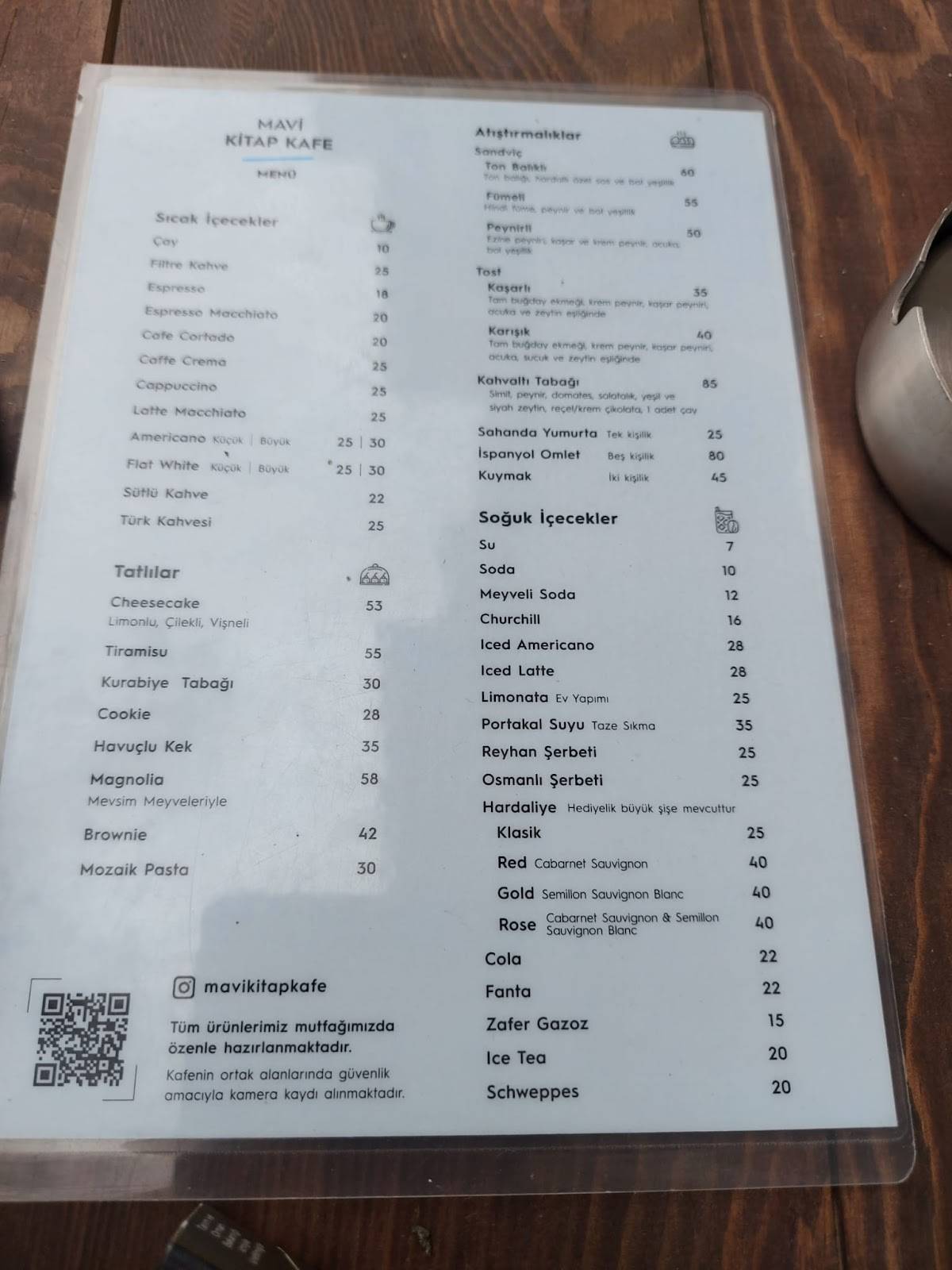 Menu at Mavi Kitap Kafe, Istanbul