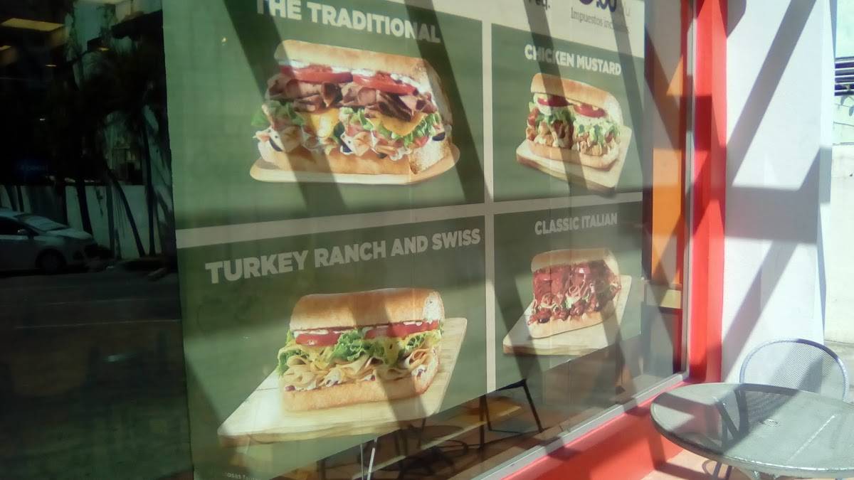 Menu at Quiznos, Santo Domingo, F322+779