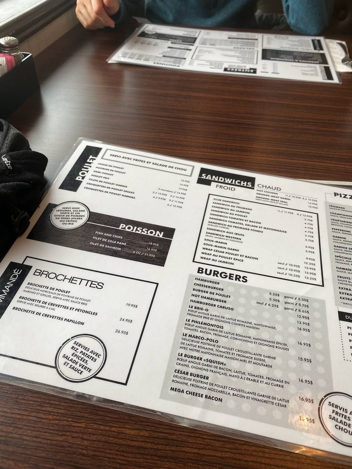 Menu au Restaurant Charles, Saint-Philémon, Rue Principale
