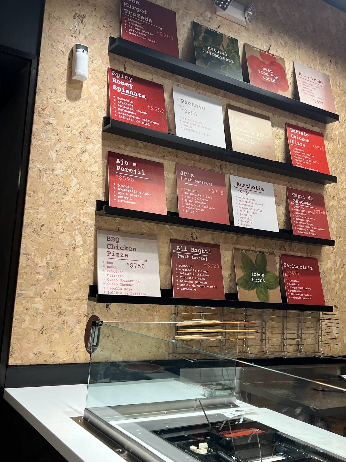 Menu at Table Hood pub & bar, Santo Domingo