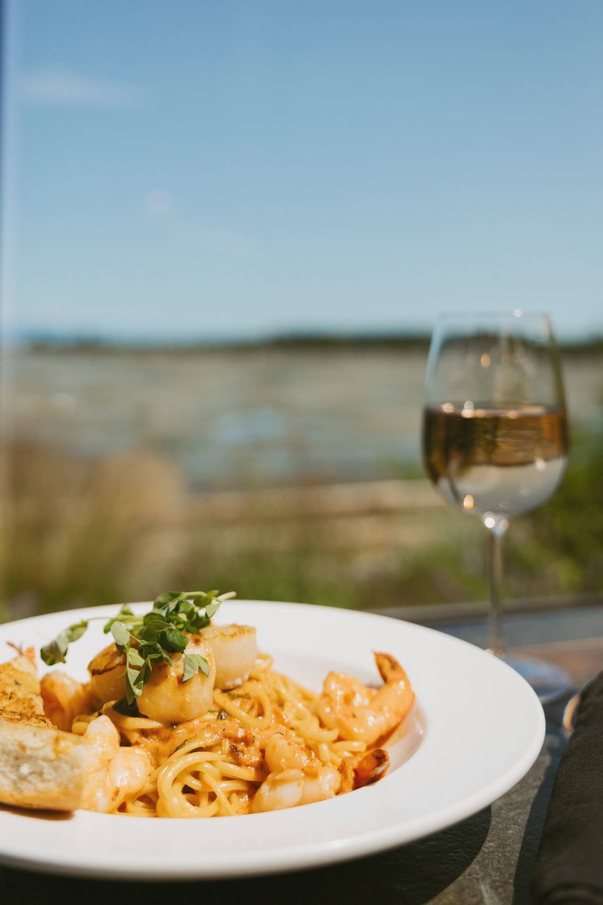 Menu at Bayside Resort, Ascend Hotel Collection cafe, Parksville