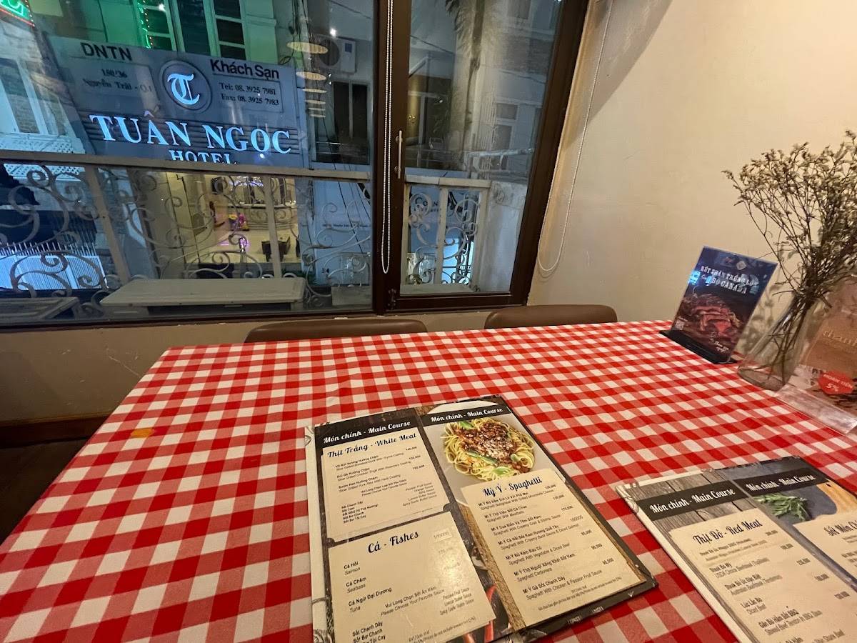 Menu at Bonjour Resto' Nguyễn Trãi restaurant, Ho Chi Minh City, Hẻm