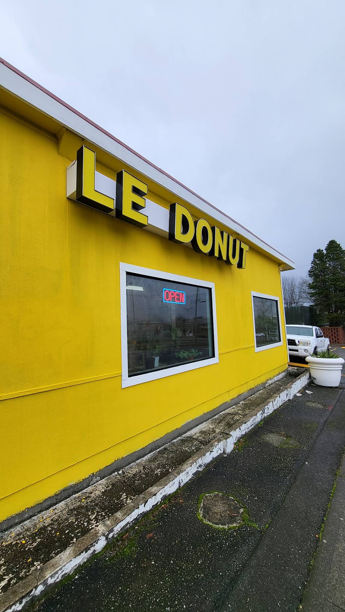 Menu at Le Donut LLC cafe, Tacoma, S 11th St
