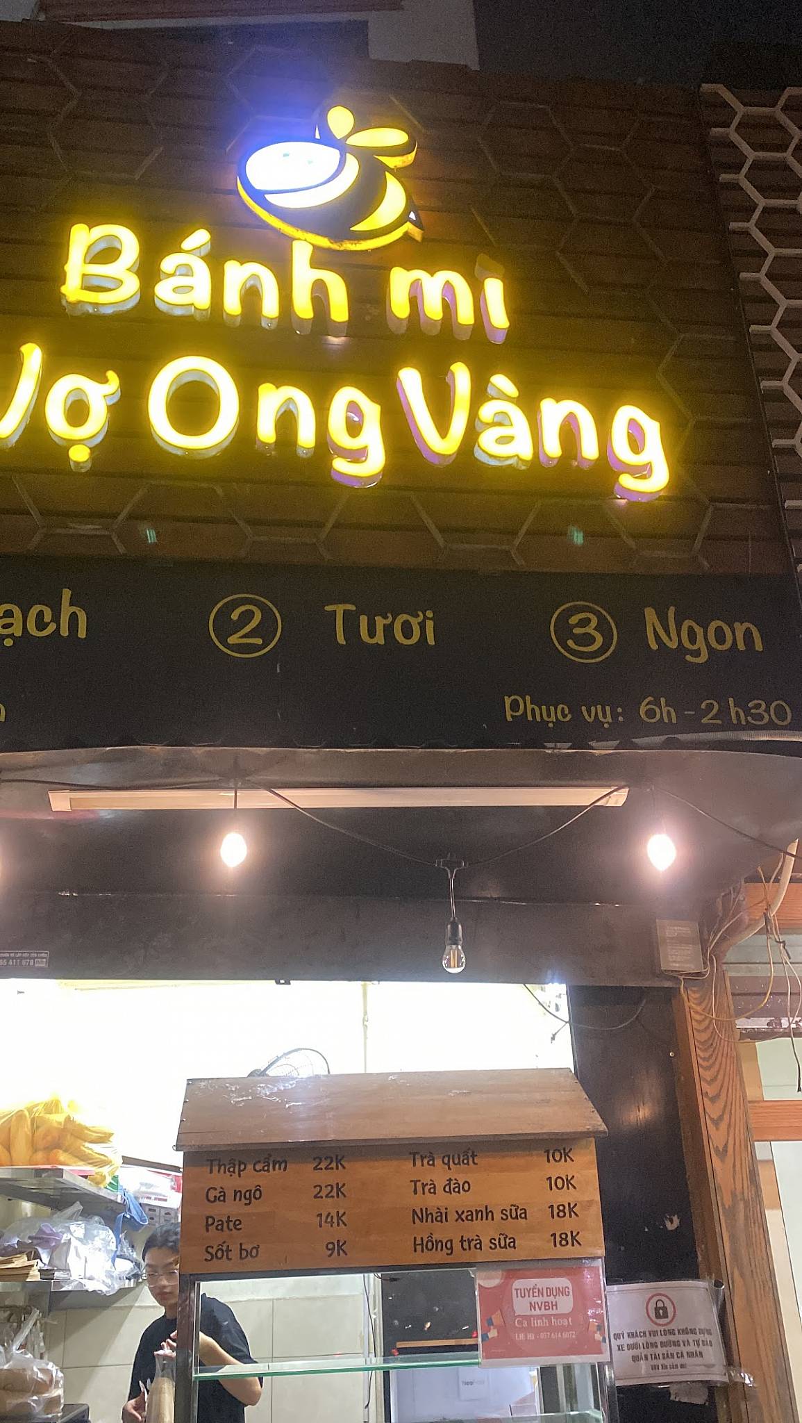 Menu at Bánh Mì Vợ Ong Vàng restaurant, Hanoi, 178C P. Tây Sơn