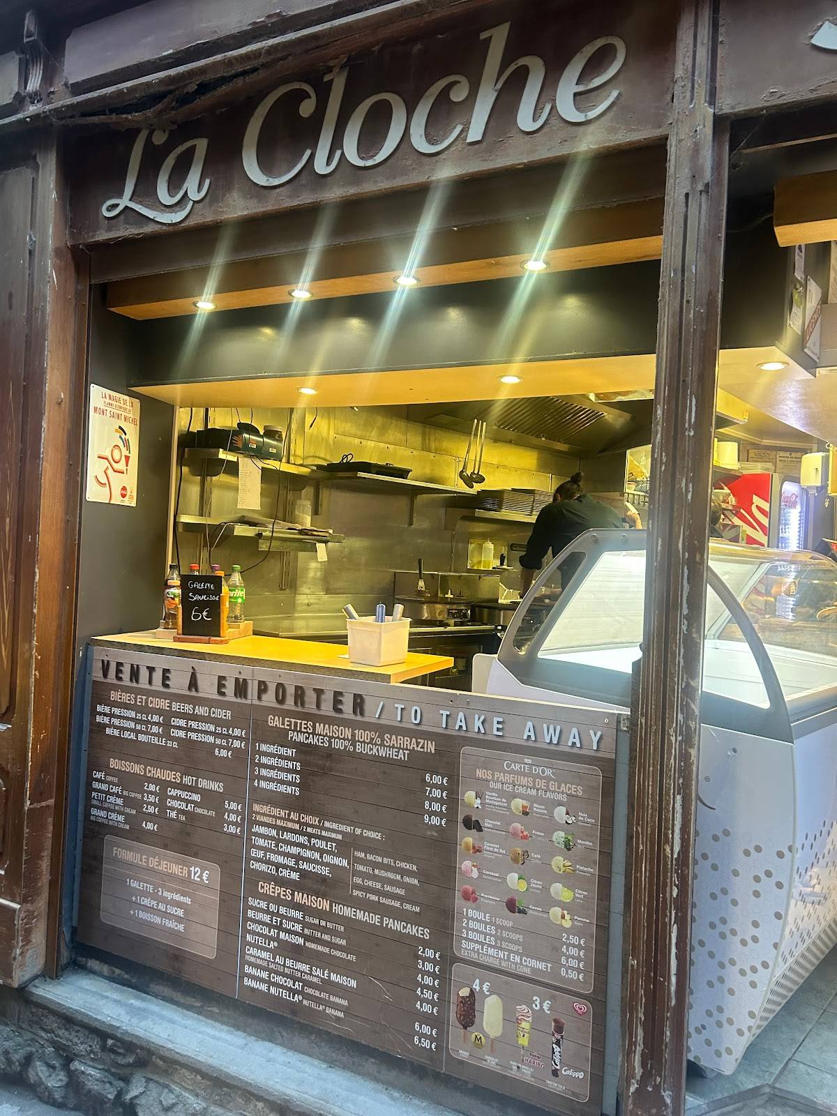 Menu au La Cloche restaurant, Le Mont-Saint-Michel, Rue Principale