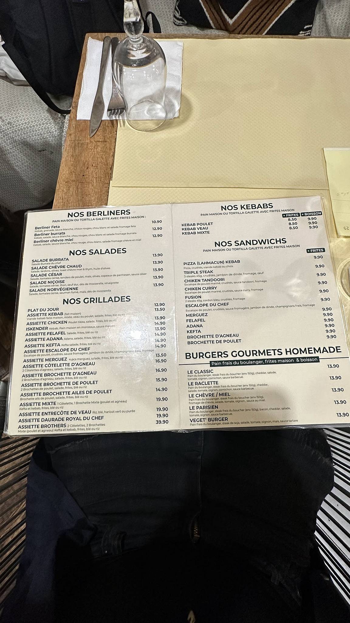 Menu at Los Brothers fast food, Paris