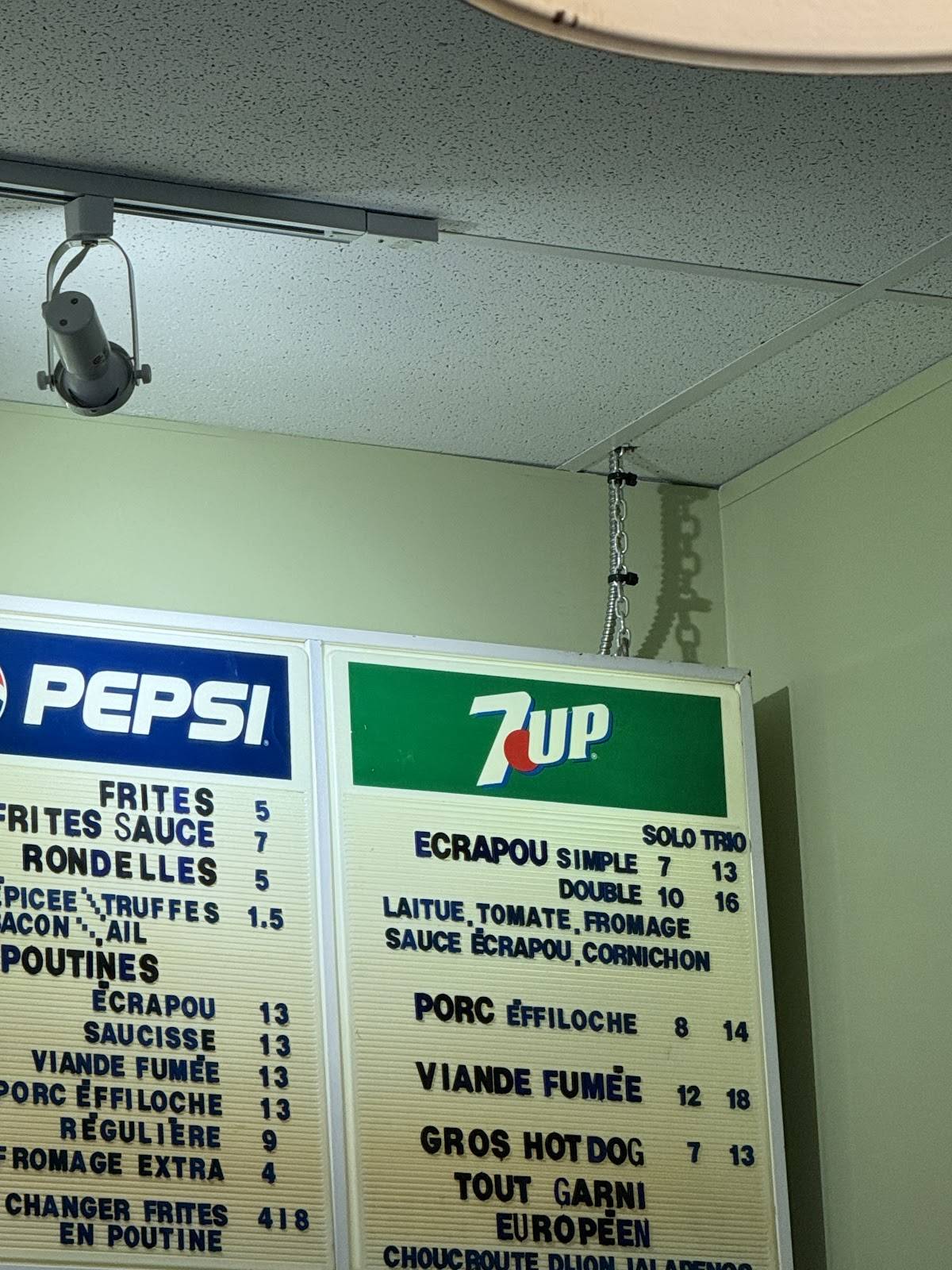 Menu at Chez Écrapou restaurant, Longueuil