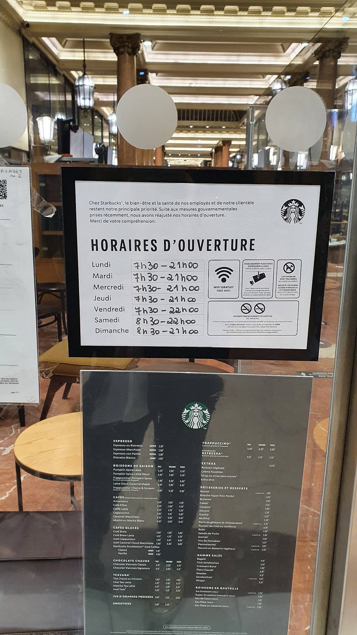 Menu au Starbucks café, Paris, Galerie des Arcades
