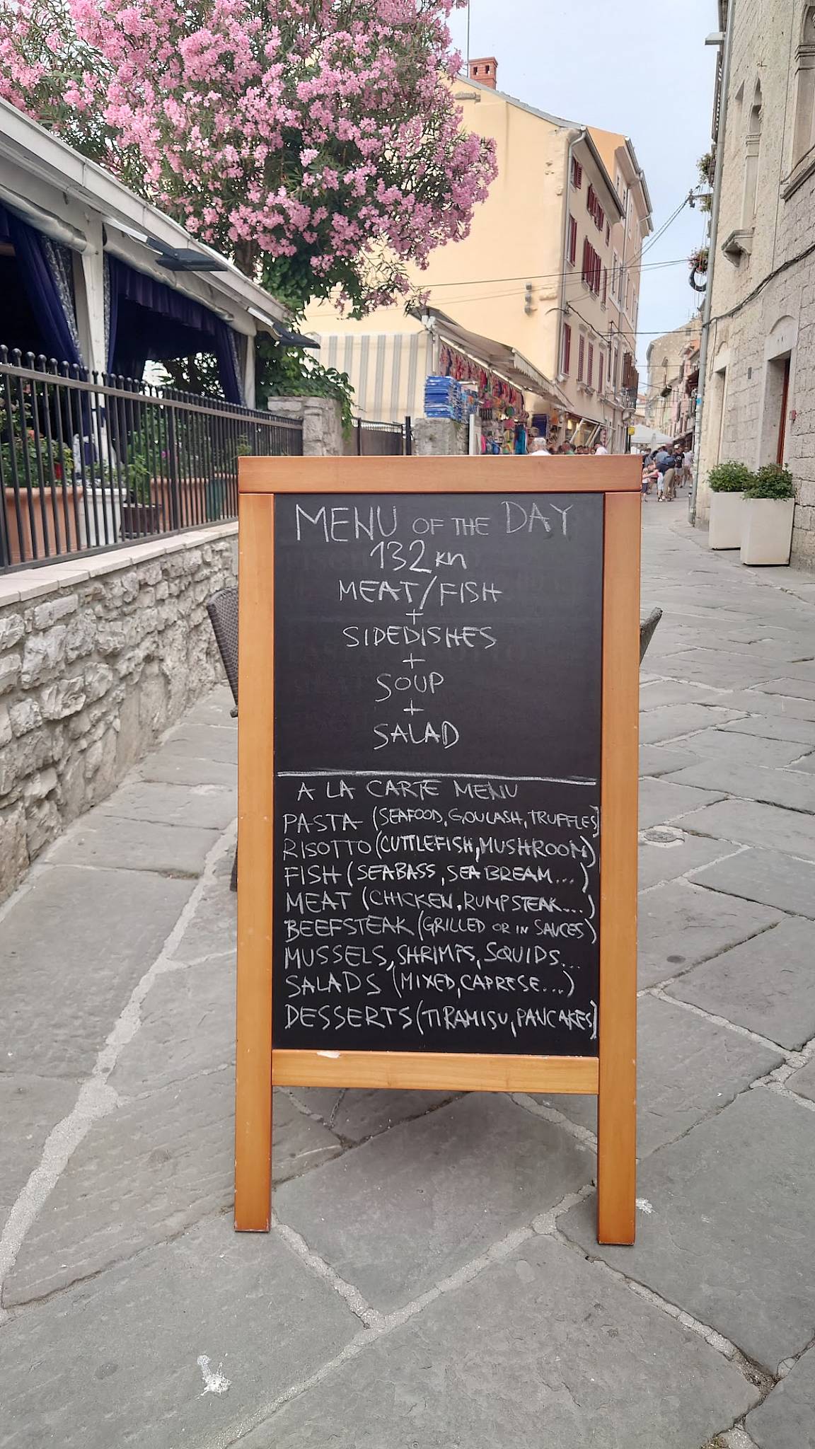 Menu au La Familia restaurant, Pula