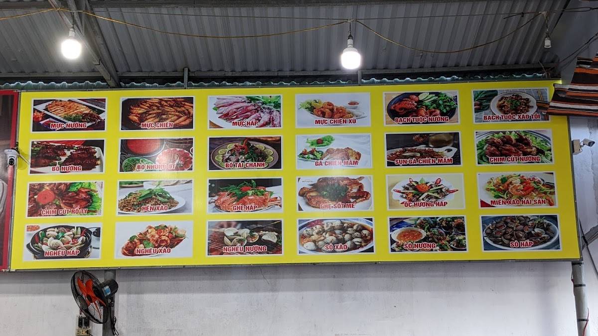 Menu at Quán Thanh restaurant, Da Nang, 15-16 Phạm Văn Đồng