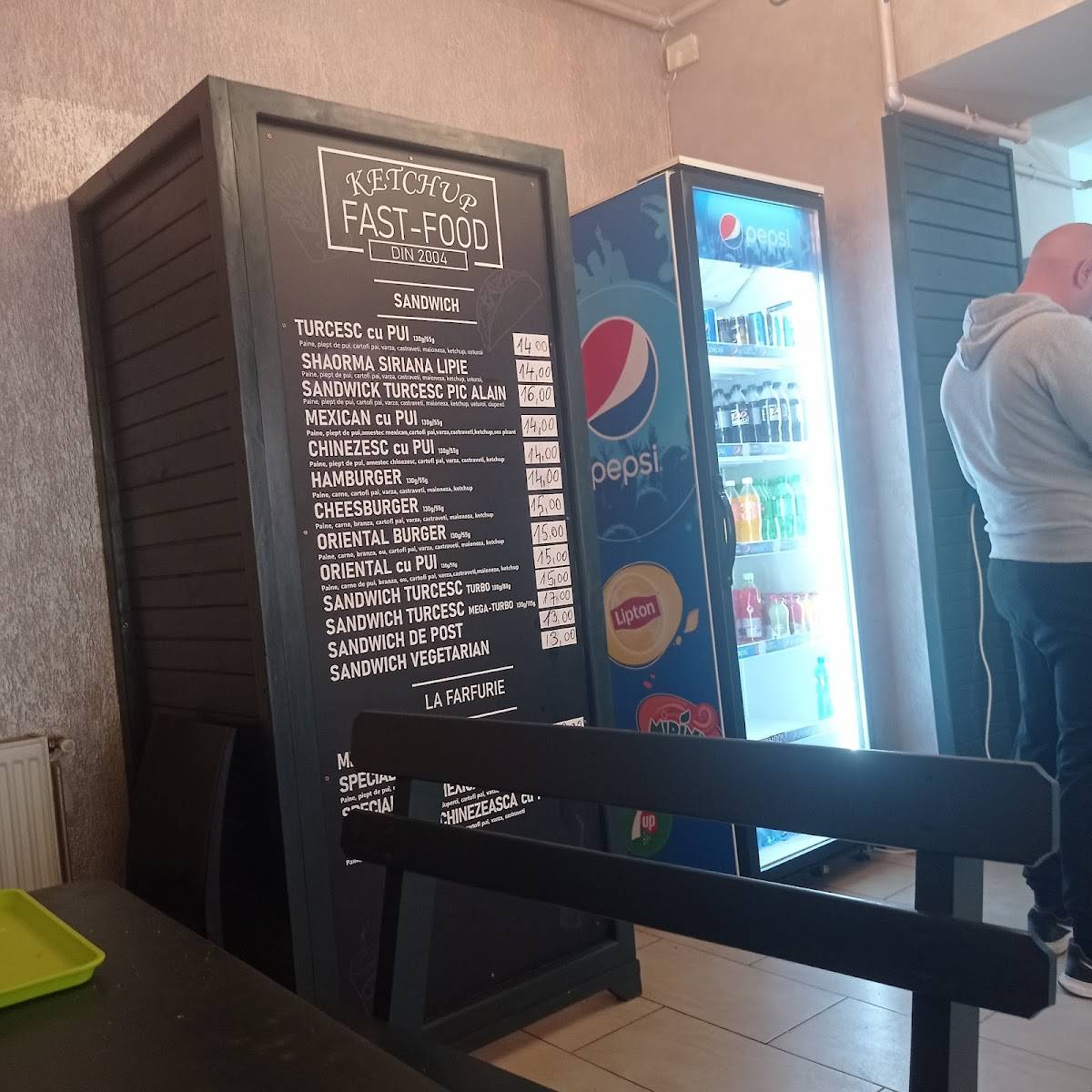 Menu at Ketchup, Dej