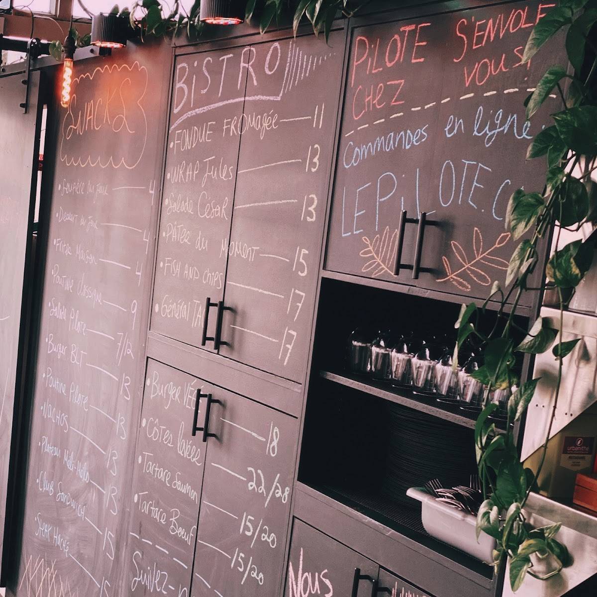 Menu at Pilote Restaurant, Trois-Rivières, Aéroport de Trois-Rivières