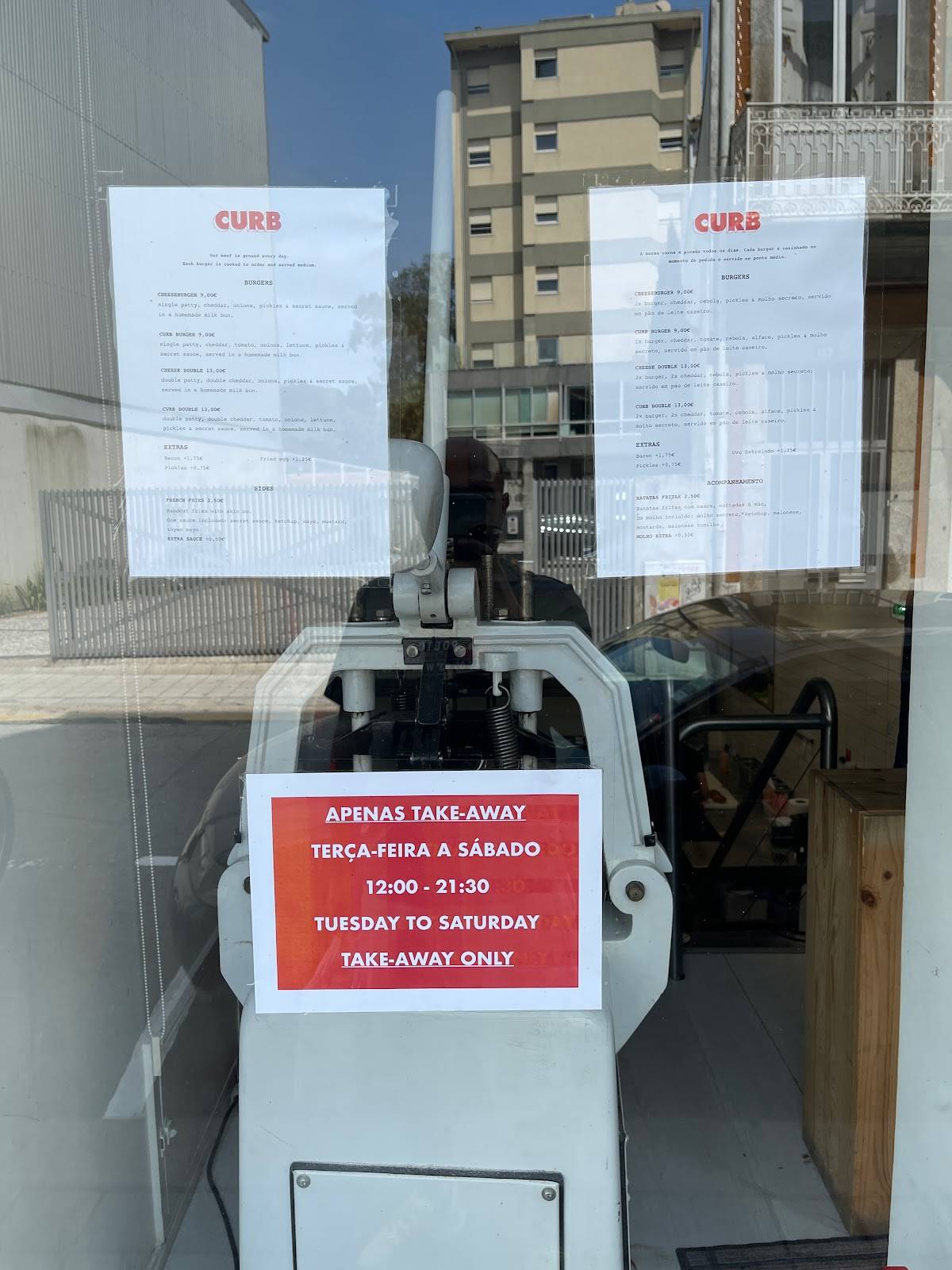 Menu em CURB restaurante, Porto, Rua de Belomonte