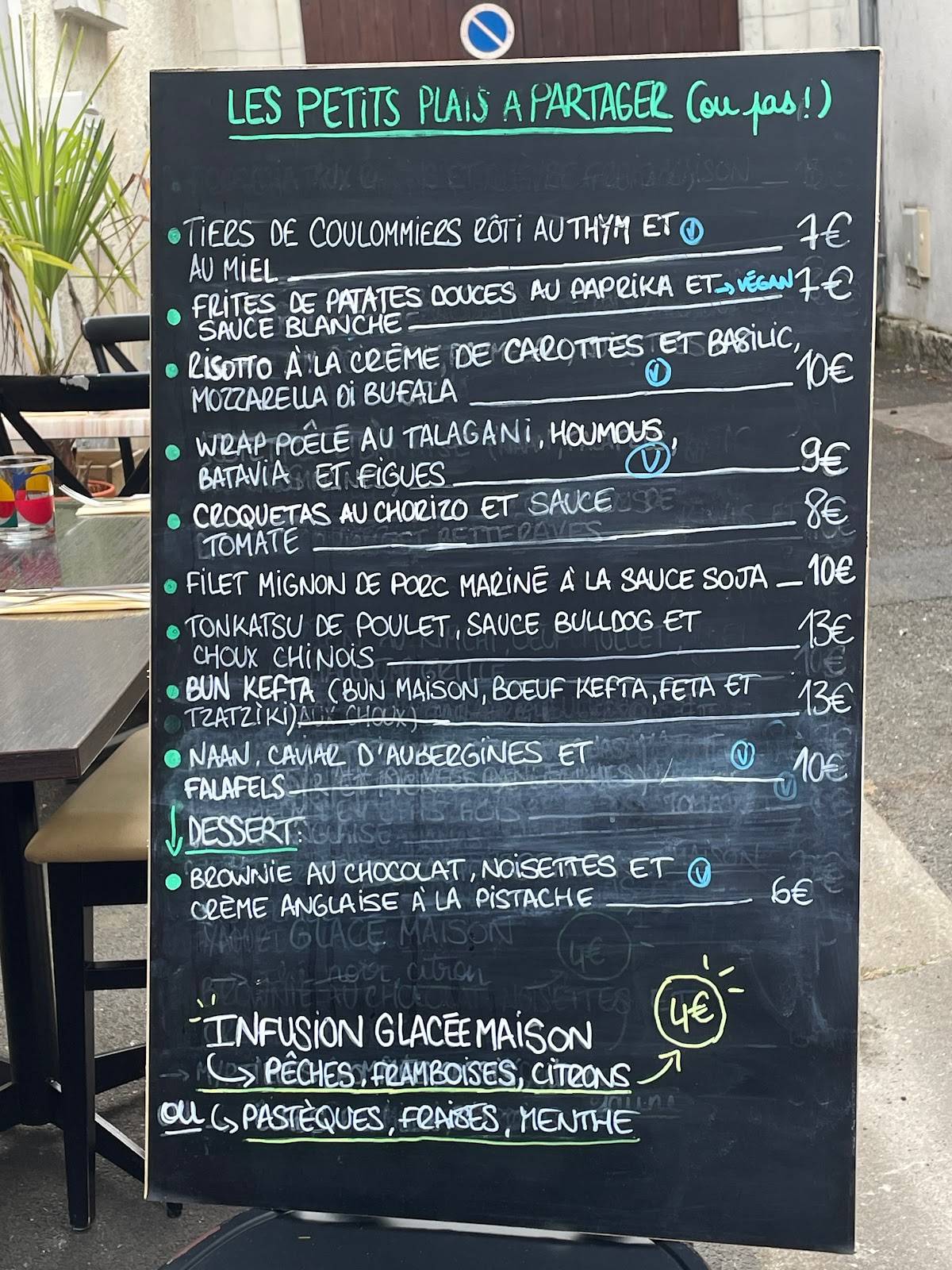 Menu at La Fourchette restaurant, Amboise