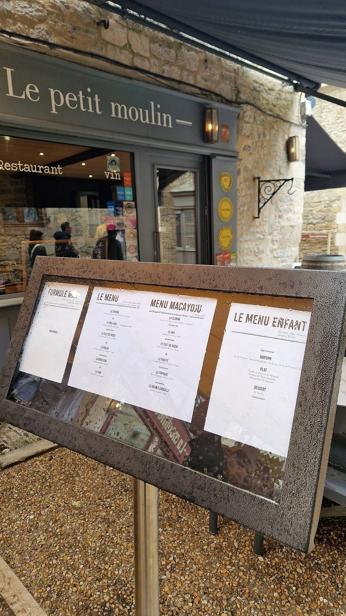 Menu au Le Petit Moulin restaurant, Martel, rue droite