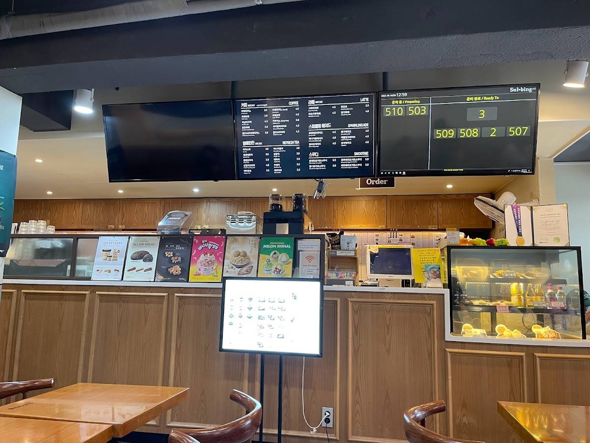 Menu at Sulbing desserts, Seoul, 479 Achasan-ro