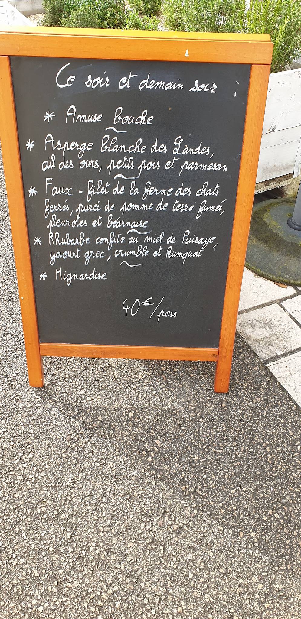 Menu au Carrara restaurant, Saint-Sauveur-en-Puisaye