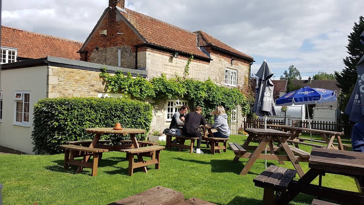Menu at Farmhouse Inn pub & bar, Trowbridge, Frome Rd