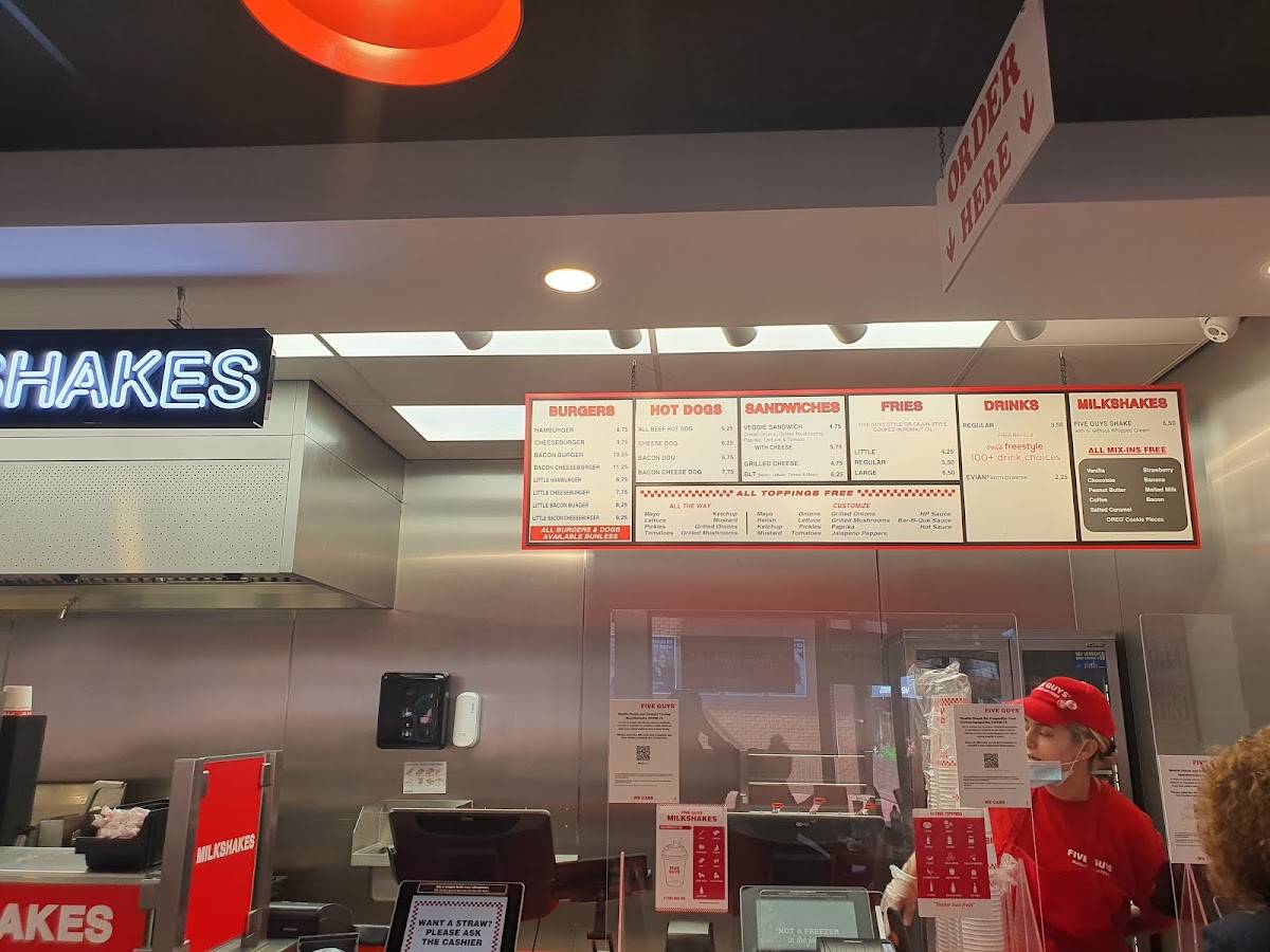 Speisekarte von Five Guys fast Food, Frankfurt am Main