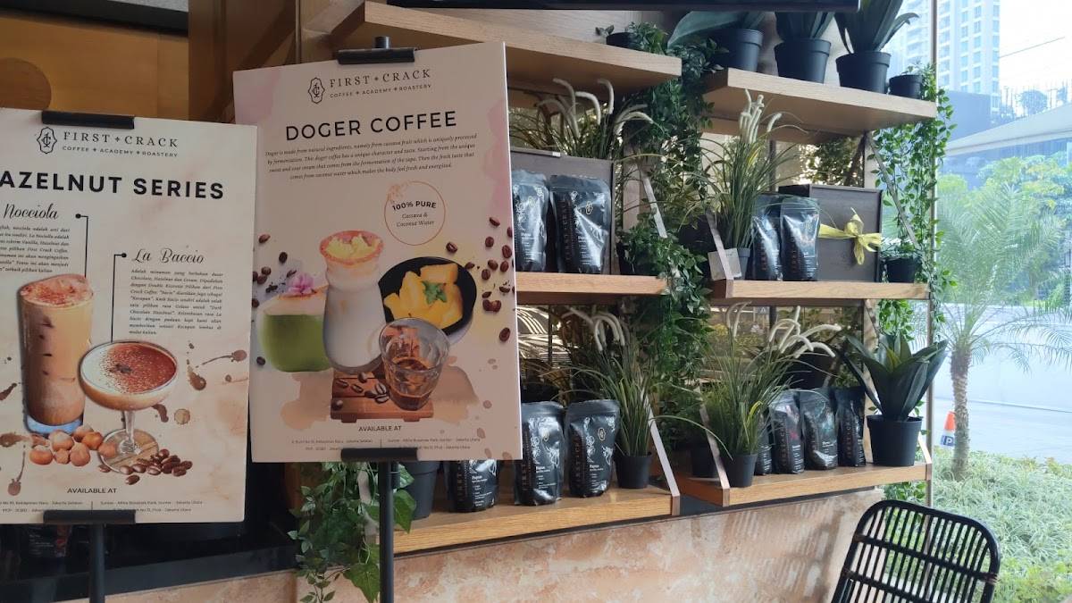 Carta del café First Crack Coffee, South Jakarta, Pacific Century Place