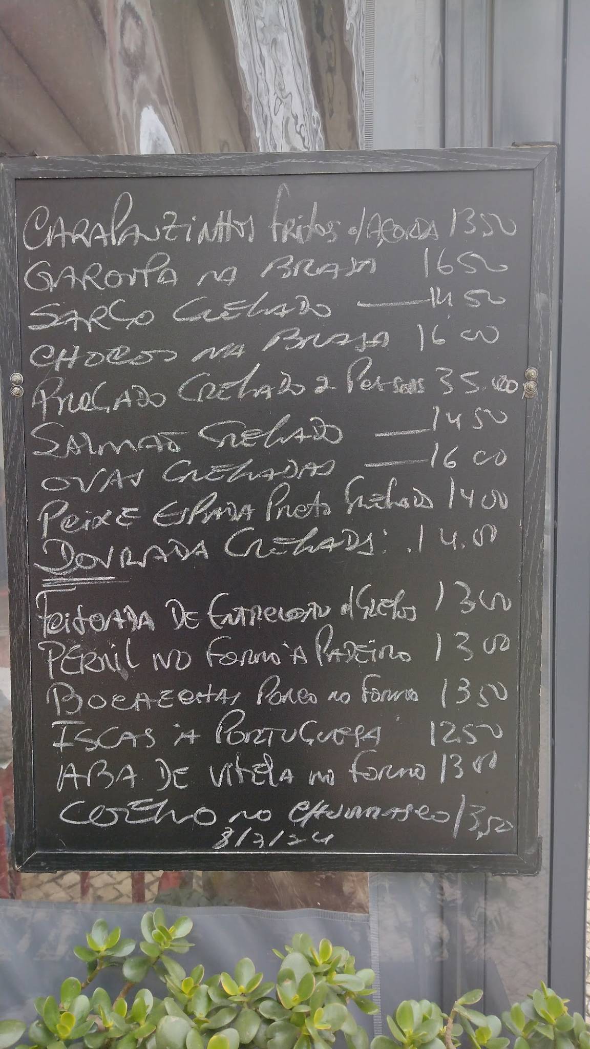 Menu at O Tacho restaurant, Lisbon, Avenida Ressano Garcia 5A