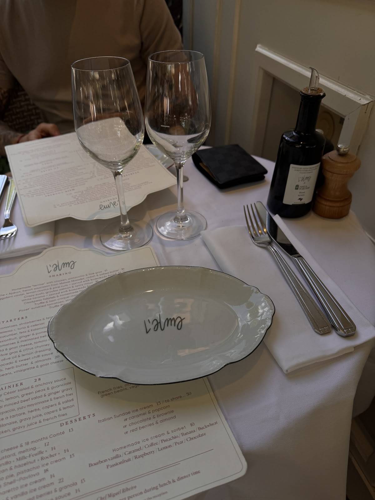 Menu au L'Alma restaurant, Paris, 5 Av. Rapp