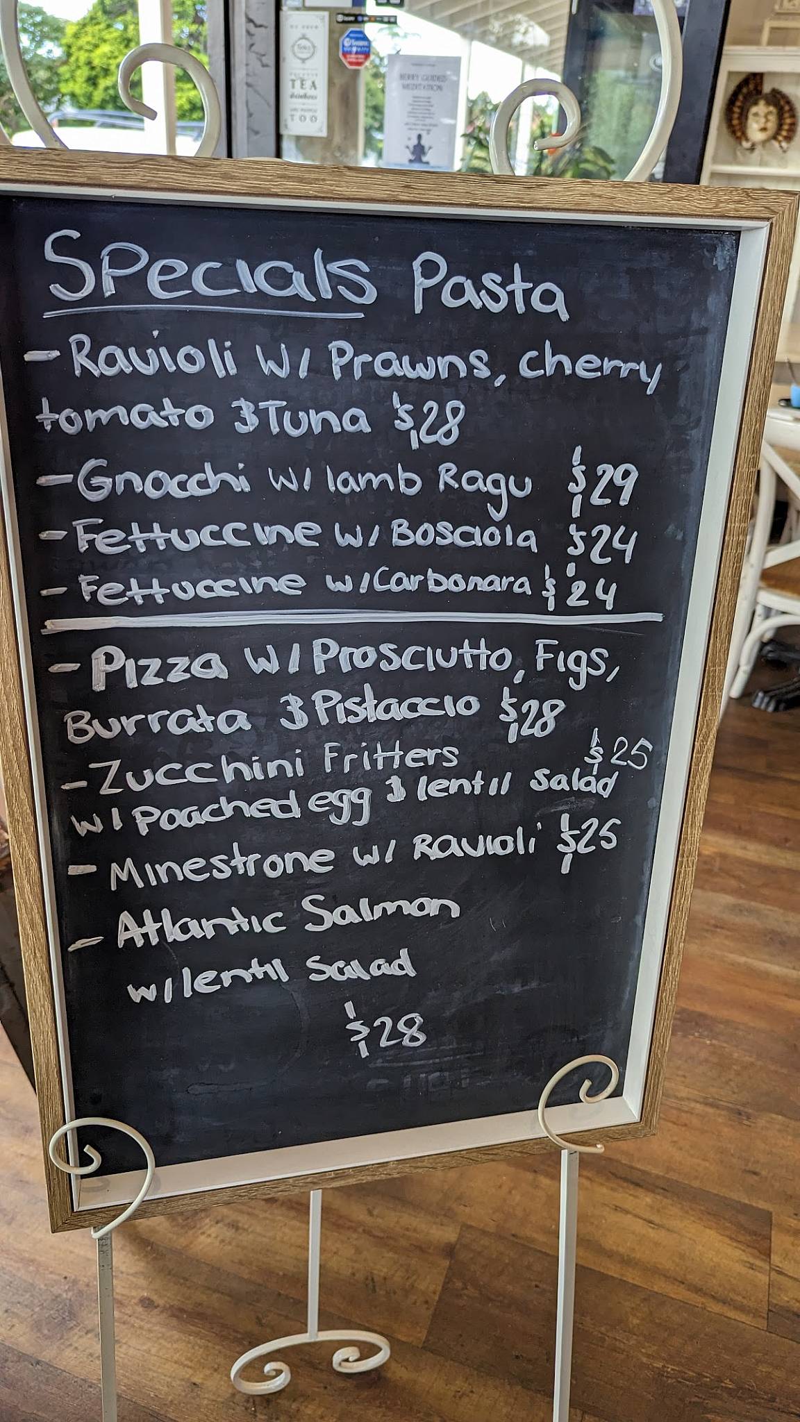 Carta de Family Tree Cafe & Restaurant, Berry