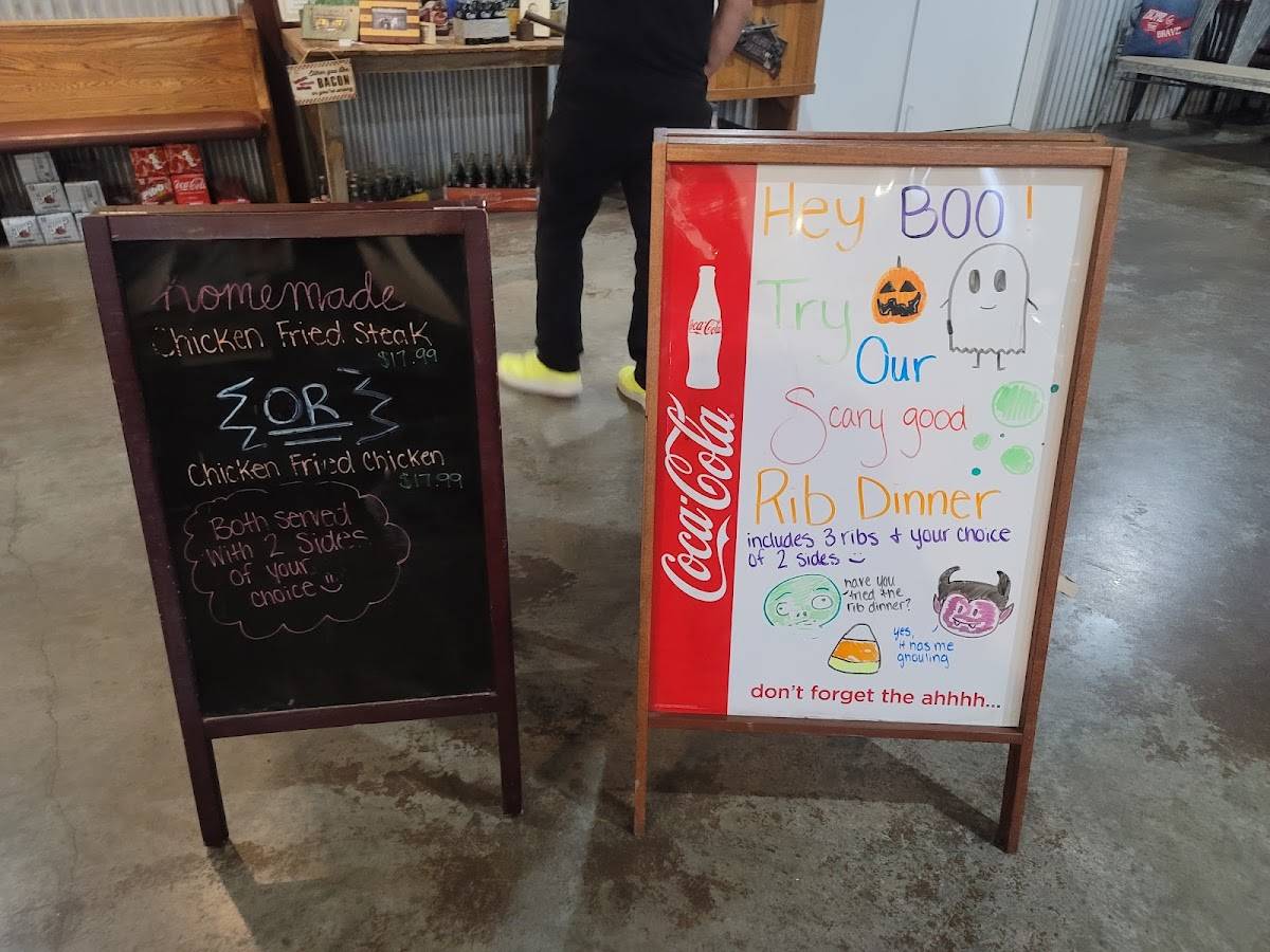 Menu at Straight Off the Road BBQ, Crosby