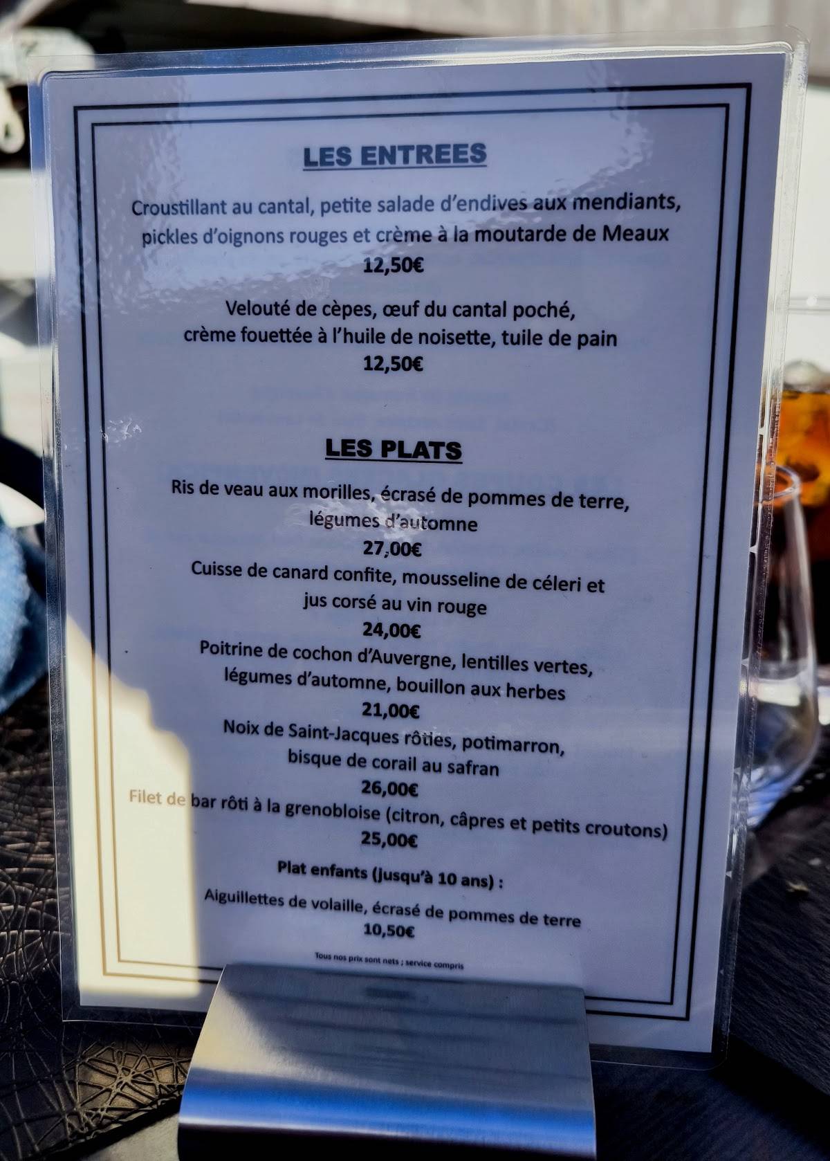 Menu au La Petite Plage pub et bar, Chambon-sur-Lac