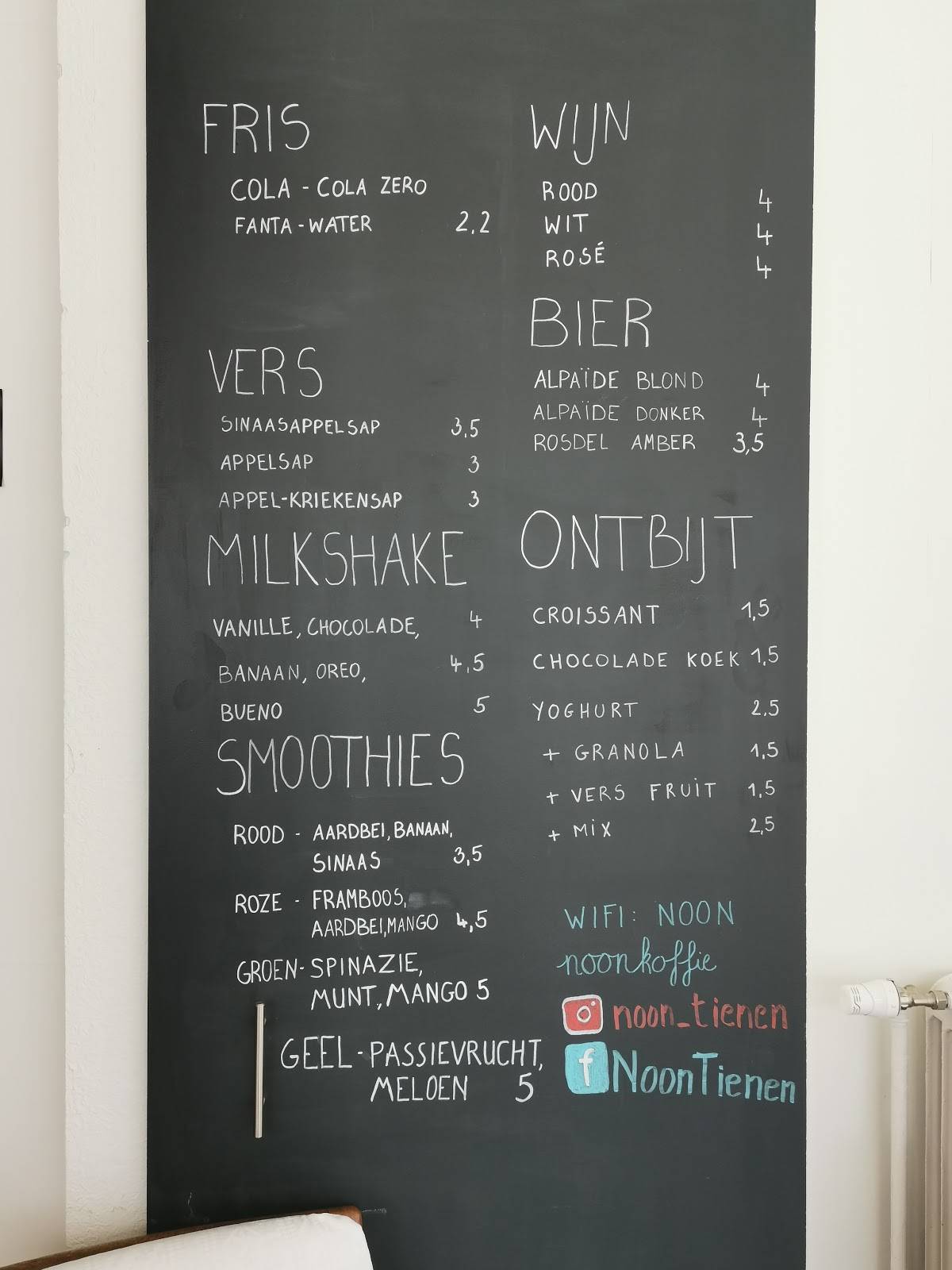Menu at Noon, Tienen