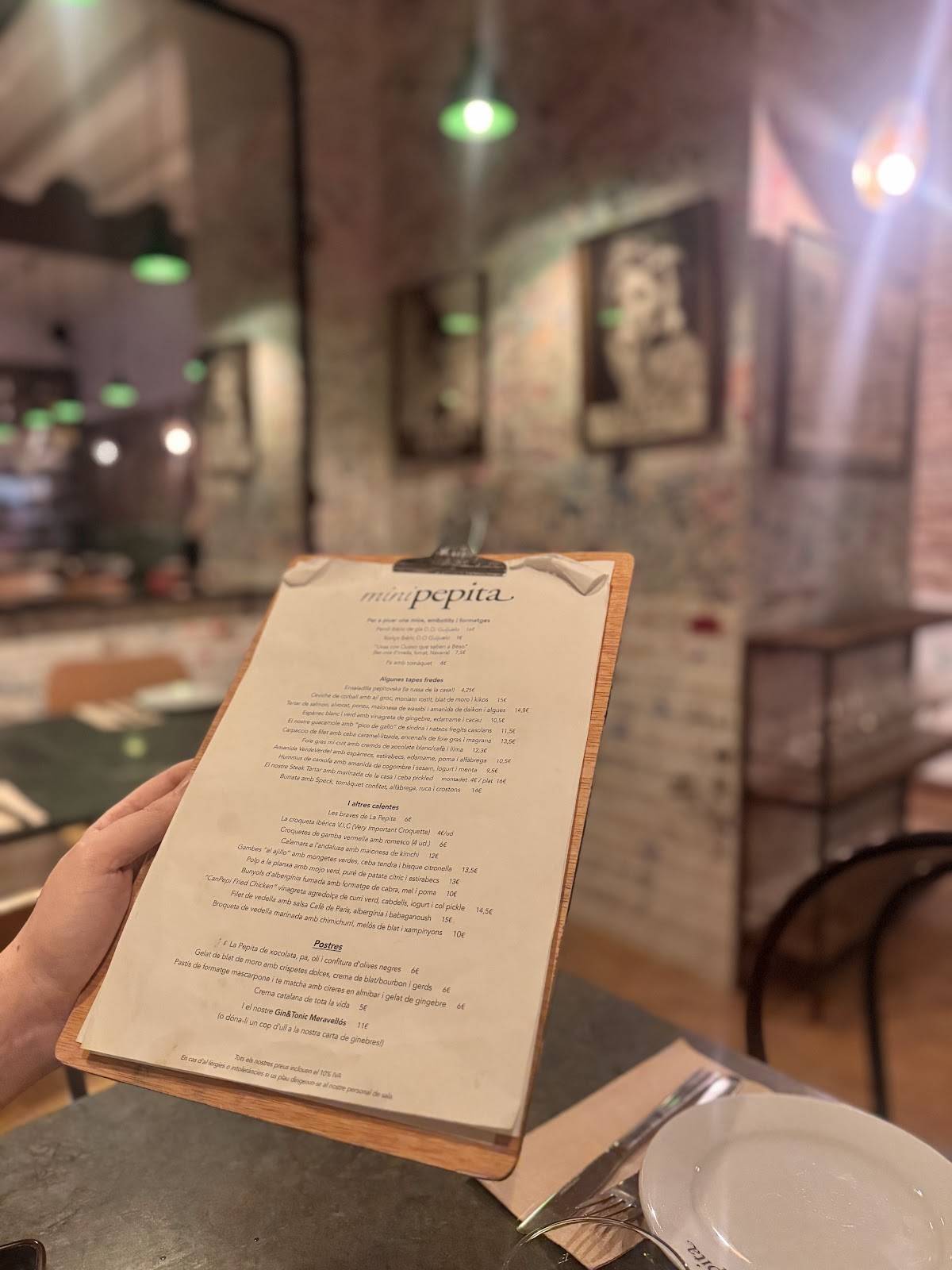 Carta del pub y bar La Mini Pepita, Barcelona, Carrer del Còrsega