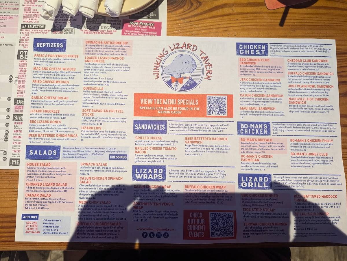 Menu at Winking Lizard Copley pub & bar, Akron
