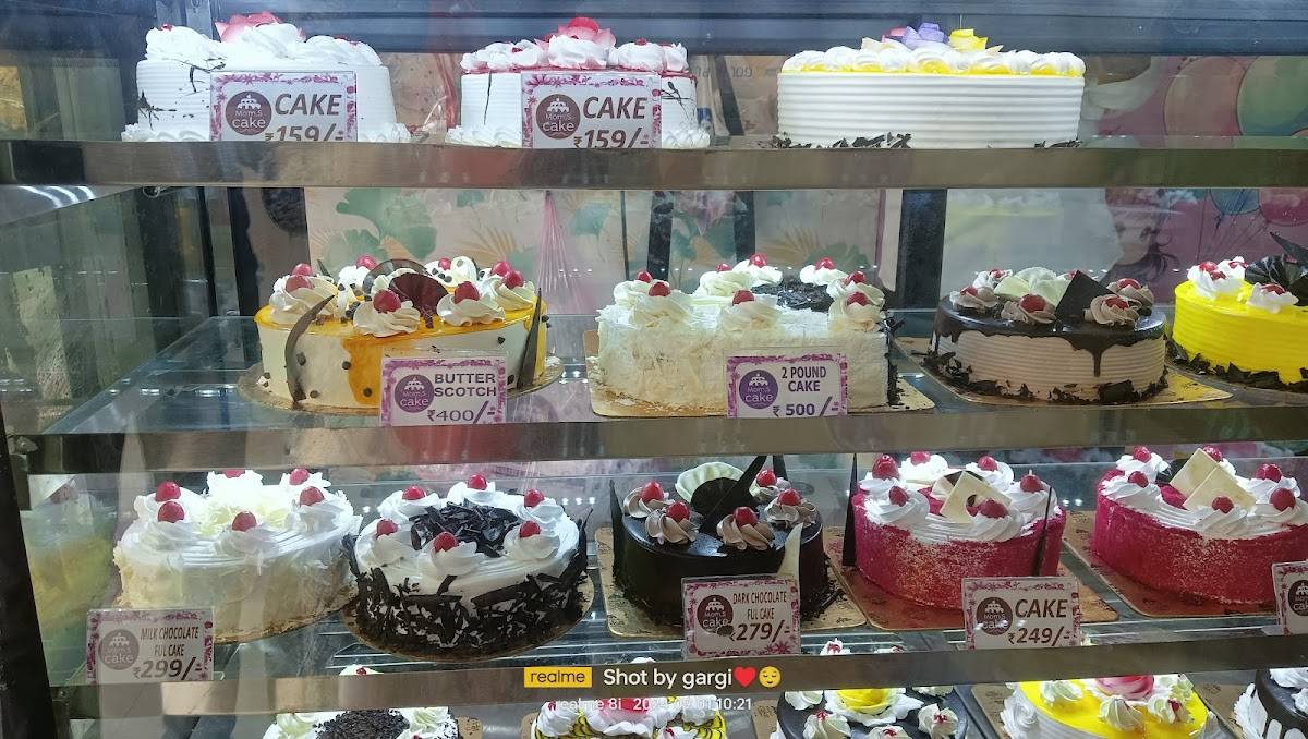 Menu at MOM'S CAKE, Bhatar