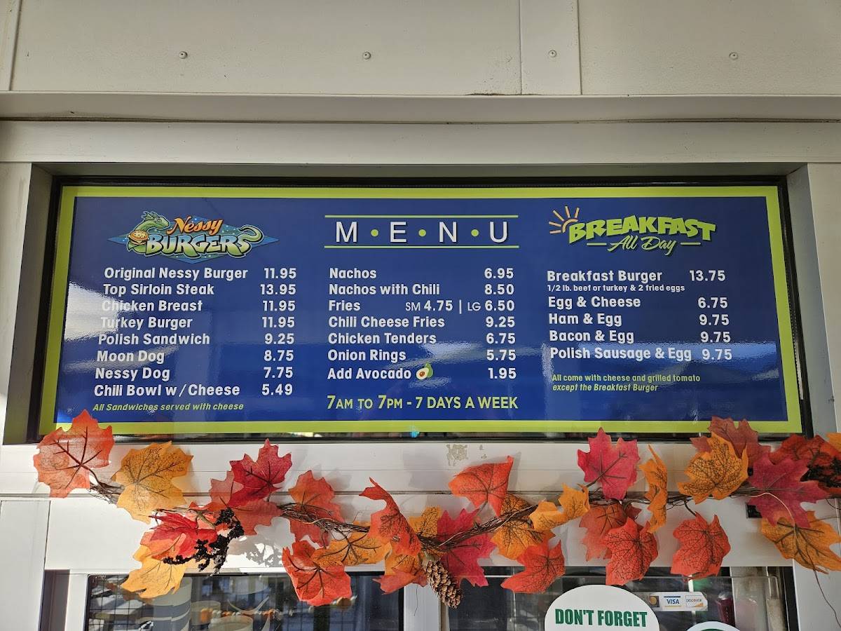 Carta del restaurante Nessy Burgers, Fallbrook, Old Hwy 395