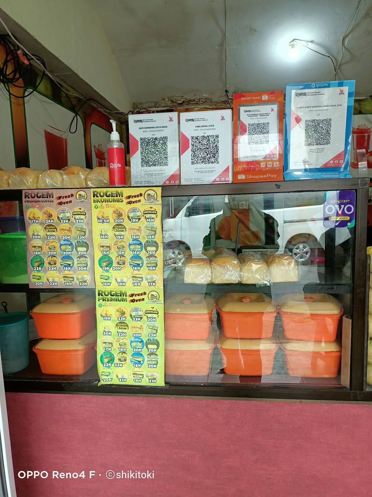 Menu at Roti Gembong Aneka Rasa, Semarang