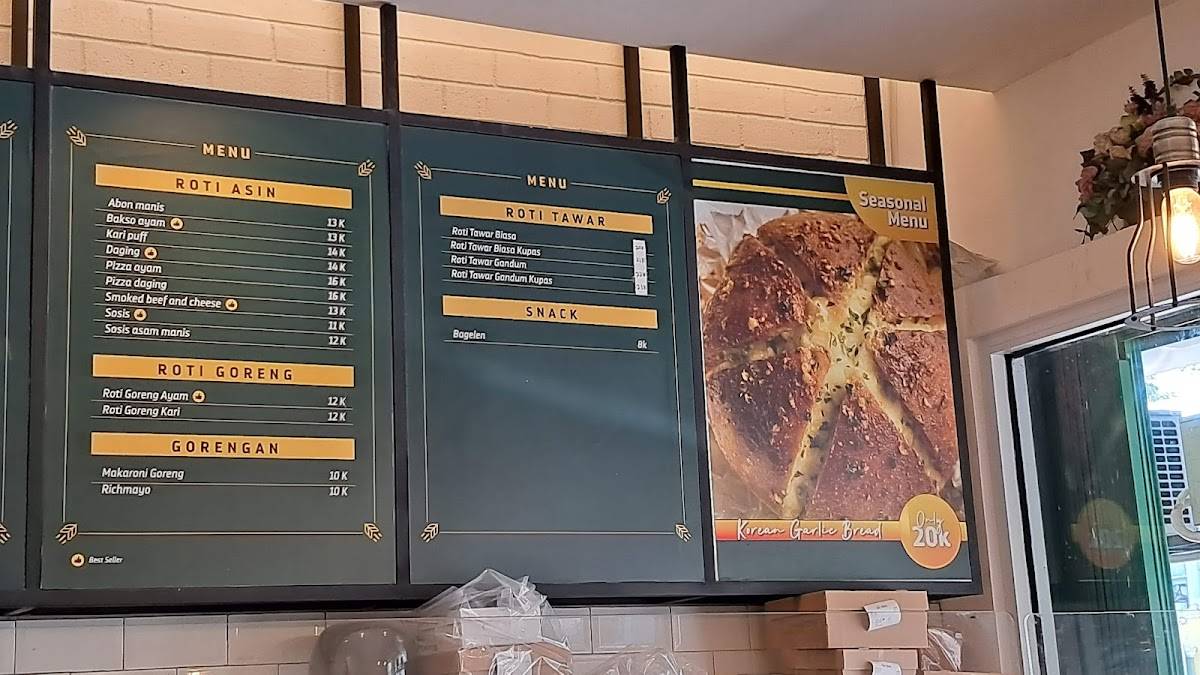 Menu at Roti Kebanggaan Gading Serpong Beryl restaurant, Cihuni