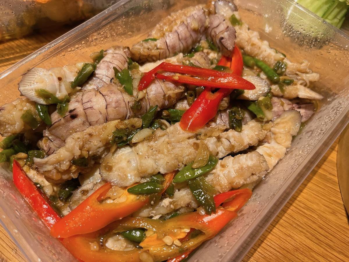 Menu at ปูพ่นไฟ puponfai (take away) restaurant, Bangkok