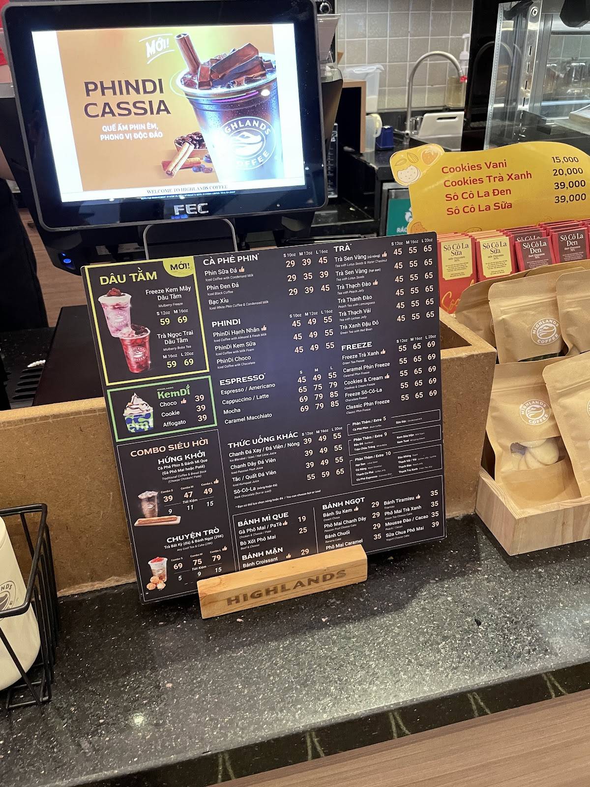 Menu at Highlands Coffee Aeon Mall Tân Phú cafe, Ho Chi Minh City