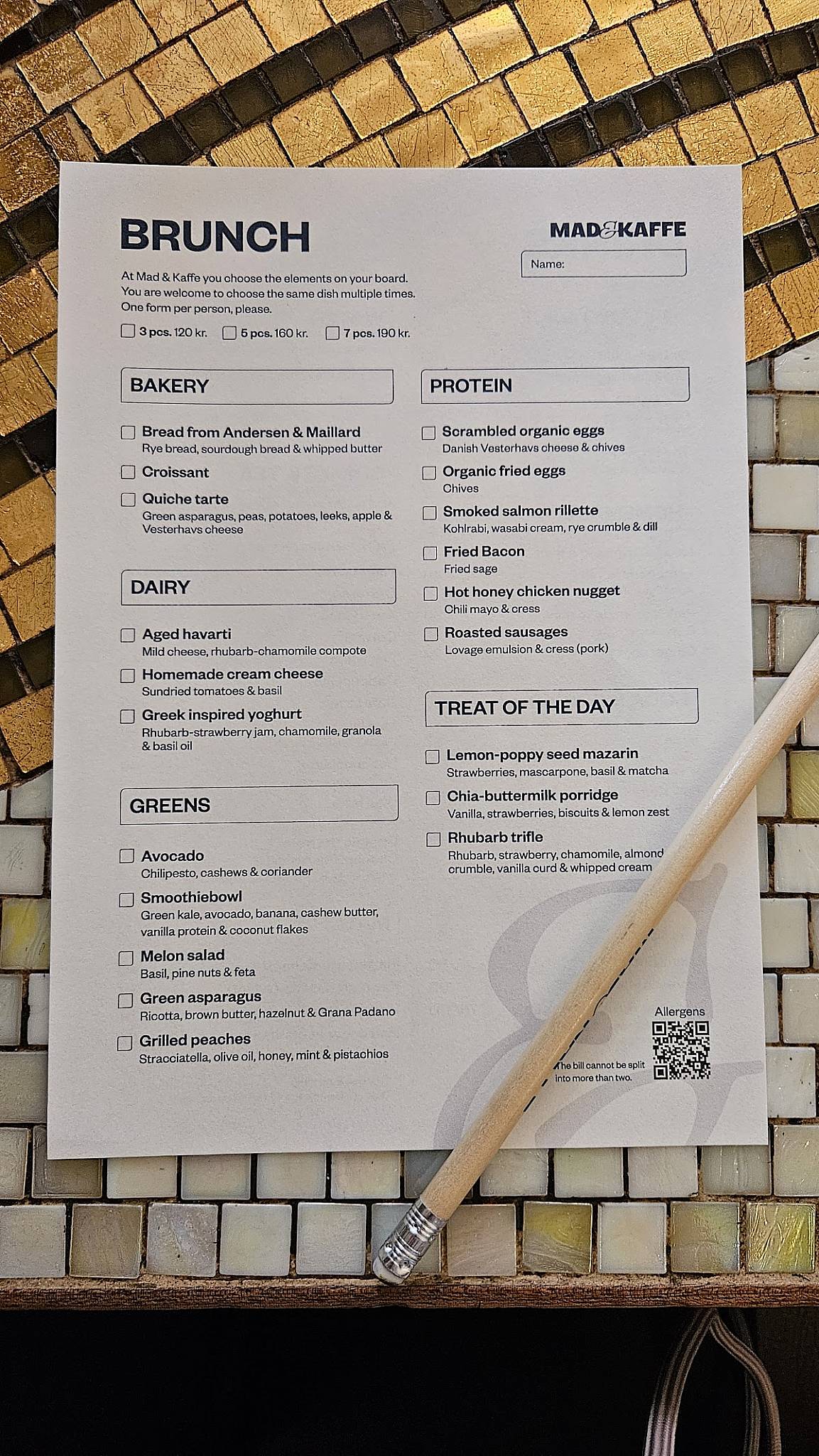 Menu at Mad & Kaffe cafe, Copenhagen, Sønder Blvd. 68