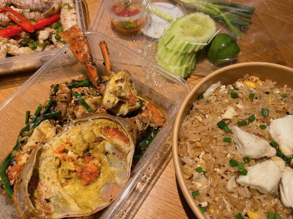 Menu at ปูพ่นไฟ puponfai (take away) restaurant, Bangkok
