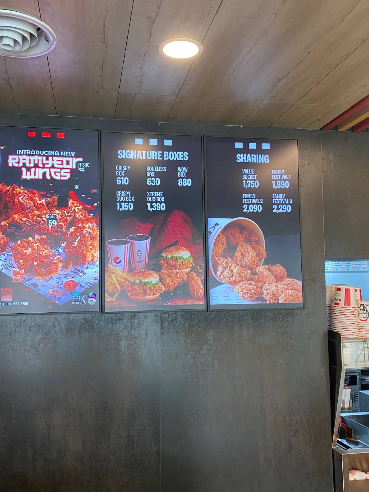 Menu at KFC restaurant, Mexico City, Av. Ejército Nacional Mexicano 843