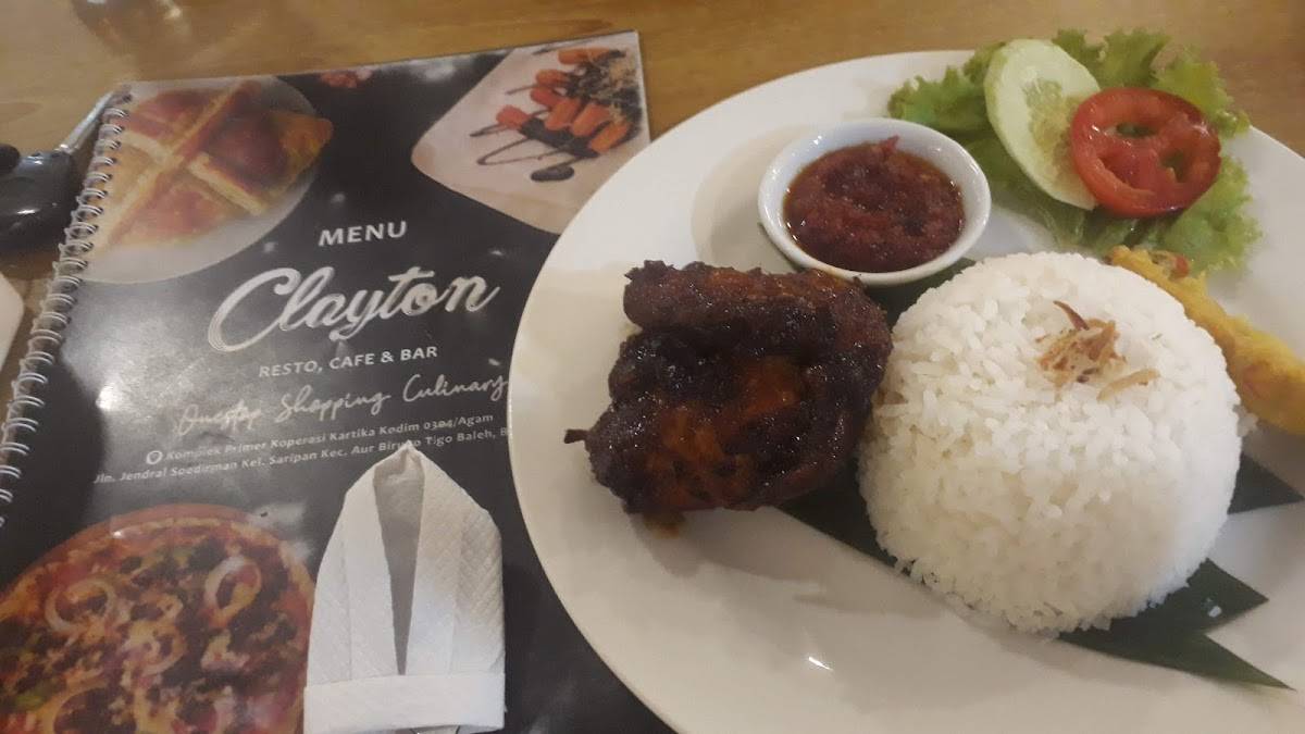 Menu at CLAYTON Cafe & Resto Lapangan Kantin, Bukittinggi