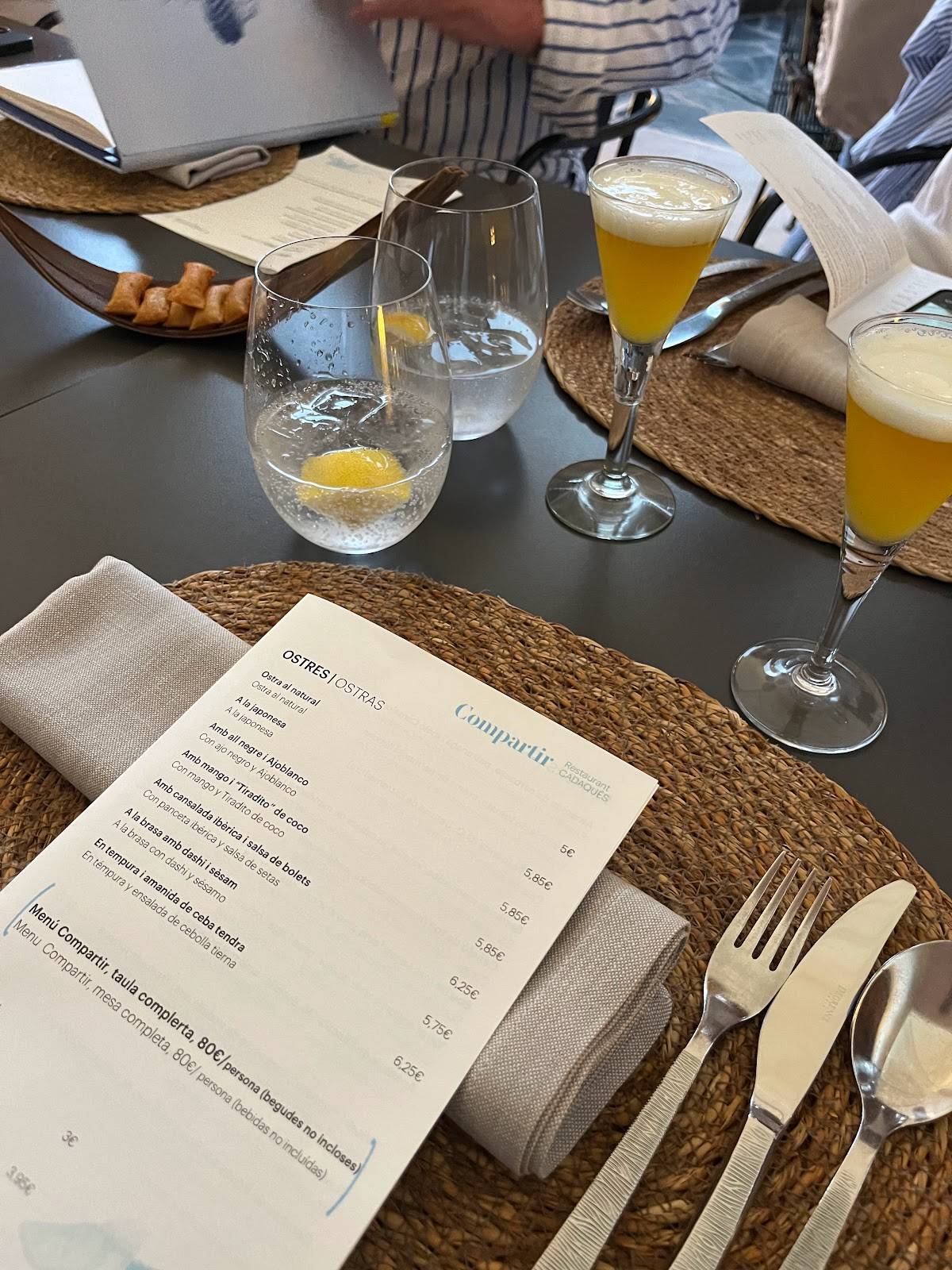 Carta del restaurante Compartir, Cadaqués, Riera Sant Vicenç s/n