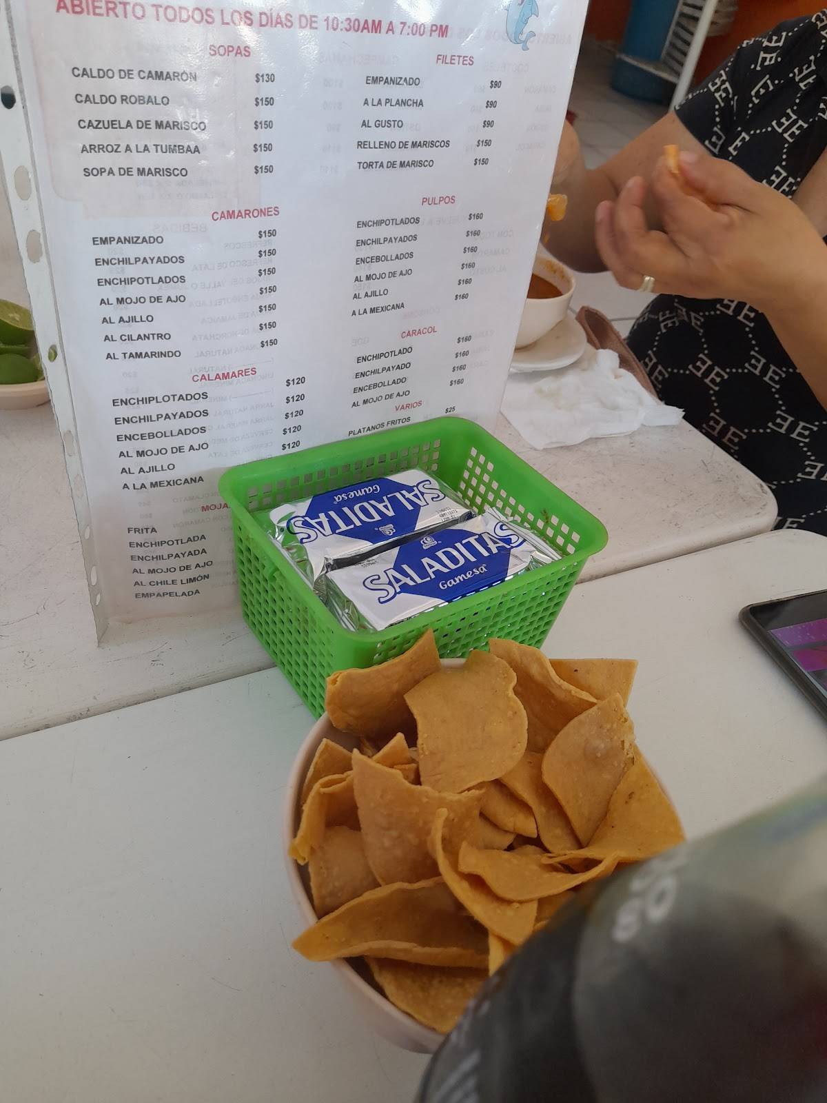 Menu at El tiburón restaurant, Valente Díaz