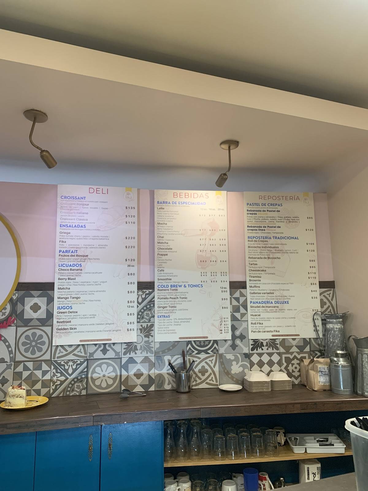 Carta de Fika Cafe & Crepas "Boutique Plaza Pio Pico", Tijuana, Blvd ...