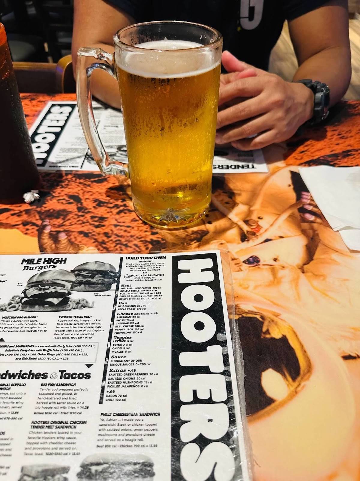 Carta del pub y bar Hooters, Pearland, South Fwy